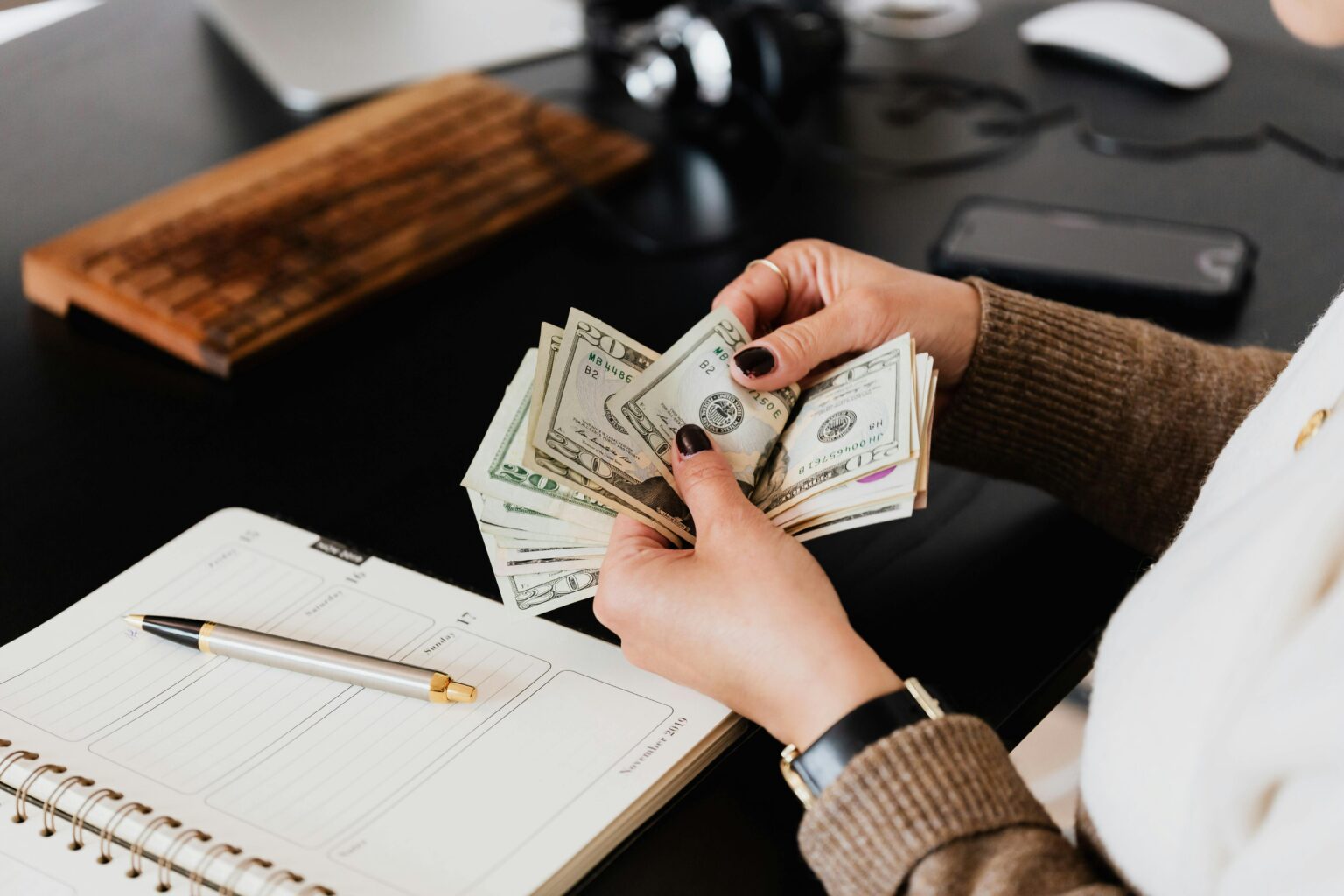 How Much Spending Money a Week Is Reasonable? 7 Smart Budgeting Tips ...